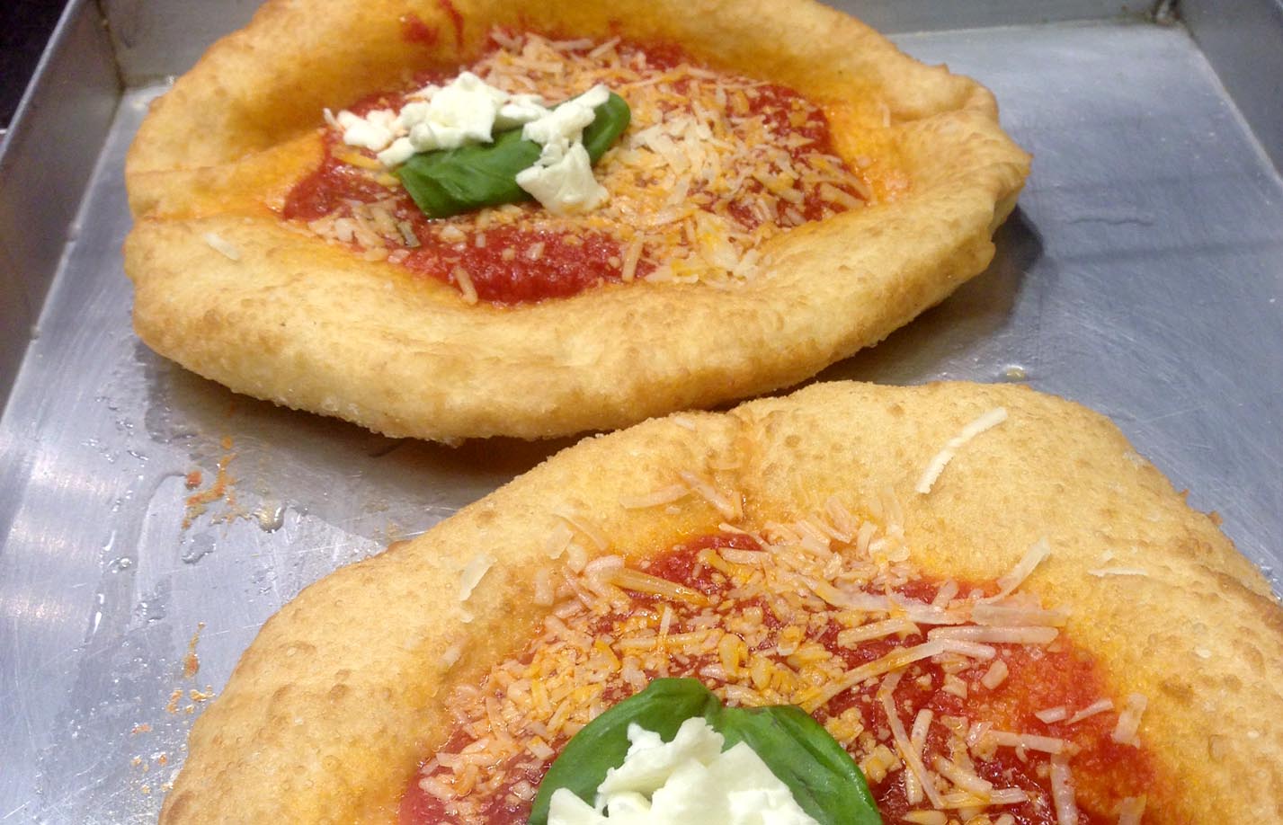 Pane, pesce e carne alla siciliana - Azione